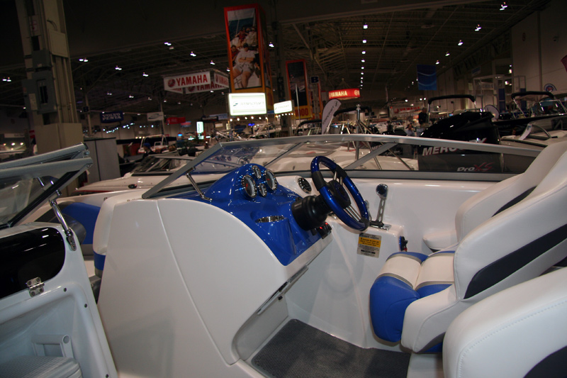 Checkmate Pulsare 2400 at 2011 TIBS | Endless Boating Forums